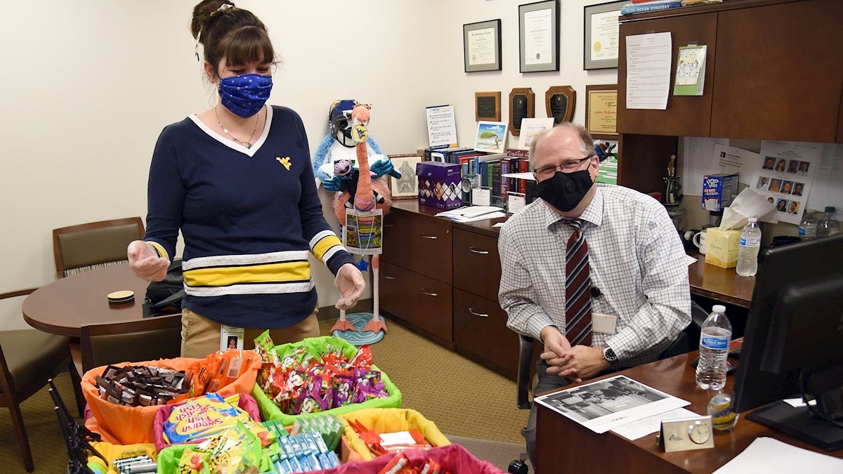 Photo gallery from Spirit Week available | School of Medicine | West ...