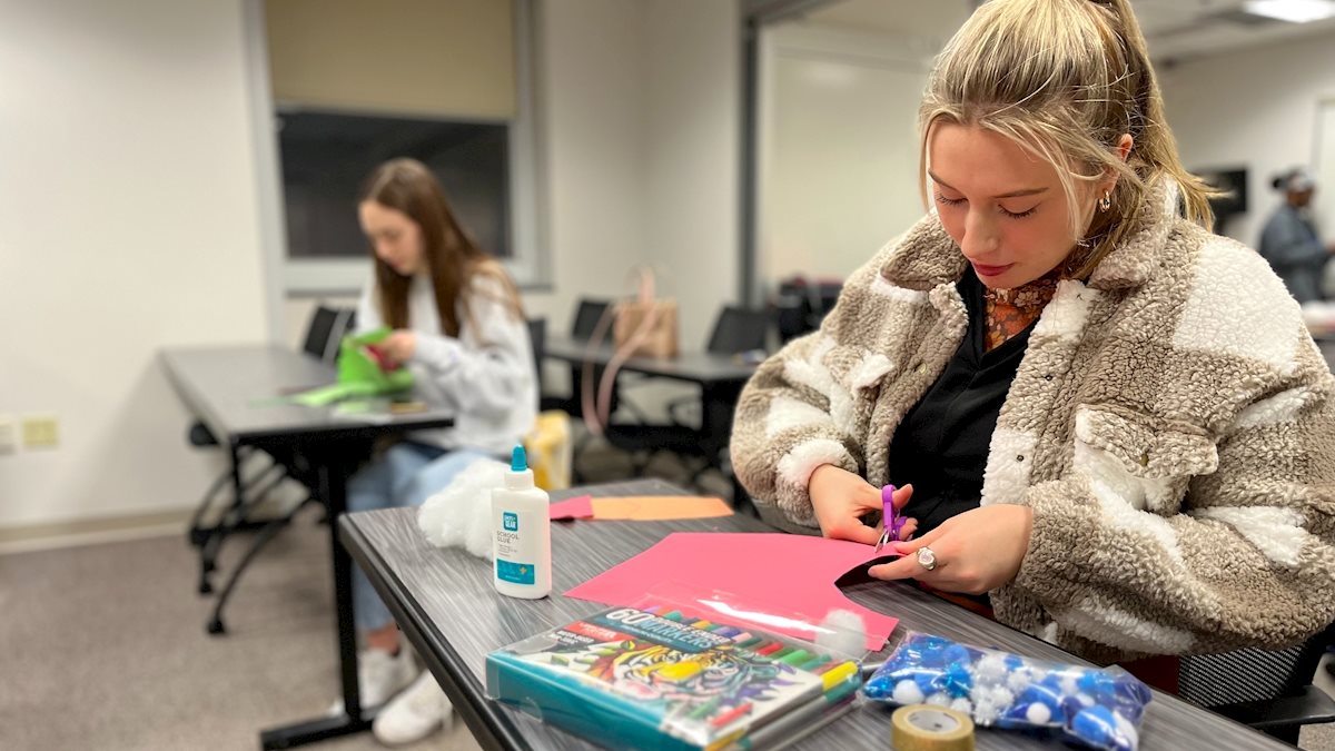 Student Nurses' Association creates door decorations for WVU Medicine ... Student Nurses' Association creates door decorations for WVU Medicine ...